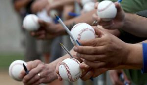10 Best Pen For Baseball Autographs - Buying Guide For 2021